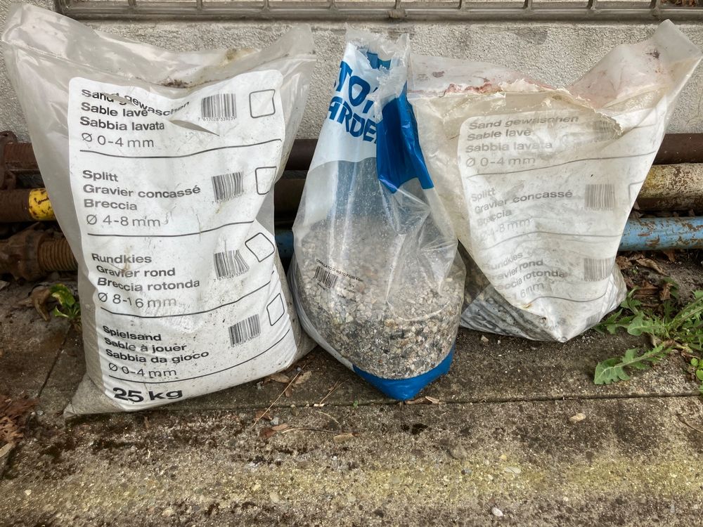3 angebrochene Säcke Kies und Sand Total ca 25kg | Kaufen auf Ricardo