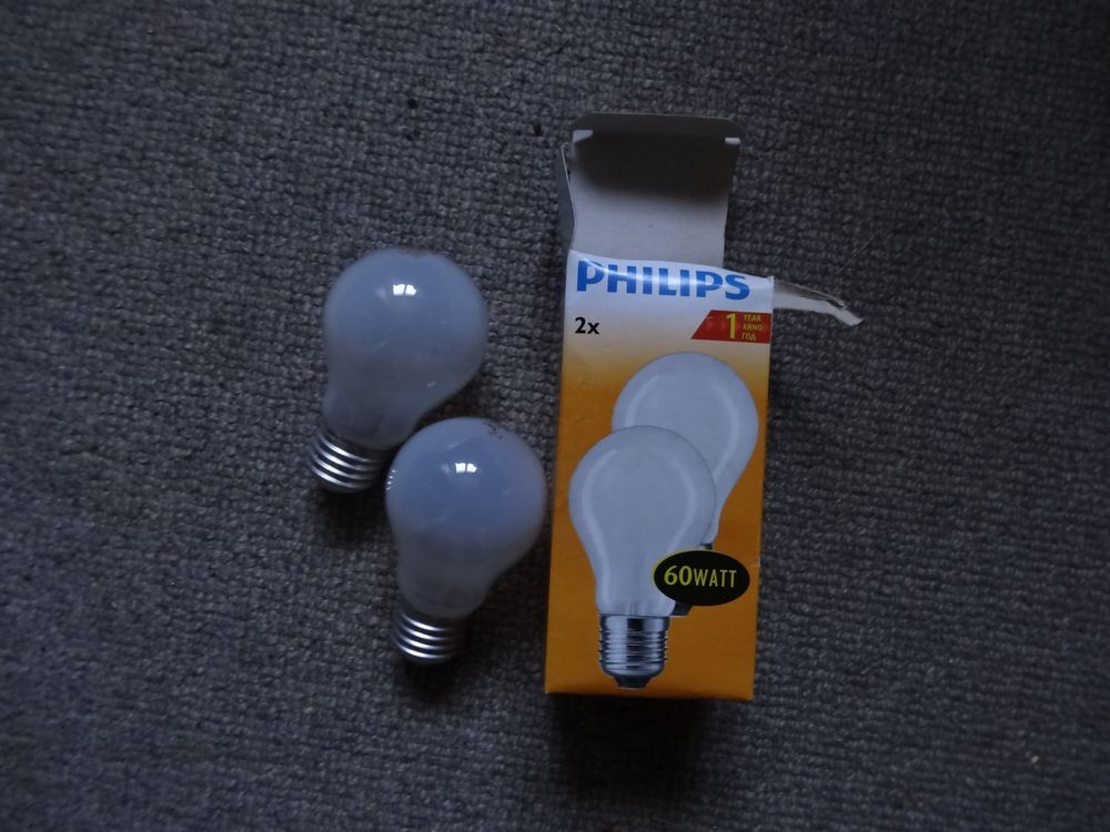 2 Glühbirnen 60W E27 matt Philips (neu) | Kaufen auf Ricardo