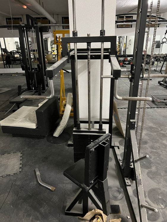 Military press machine (Gebraucht) in Cadenazzo für CHF 150 – nur ...