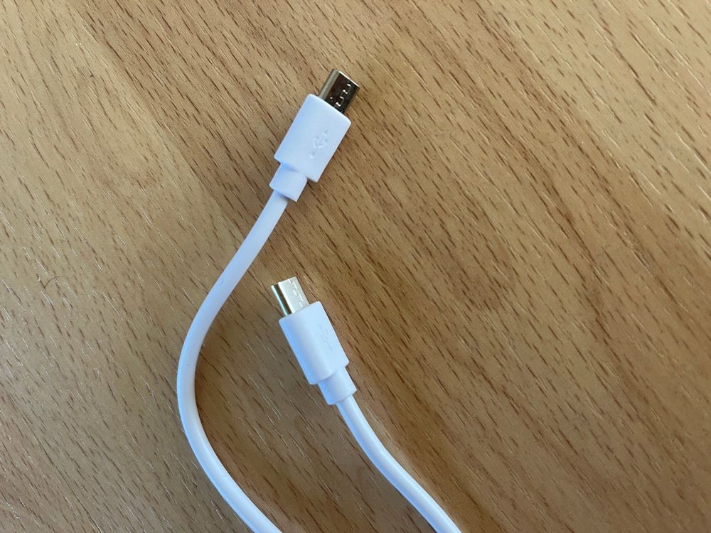 Adapter mit zwei USB -> MicroUSB Kabeln (Gebraucht) in Zürich für CHF 1 ...