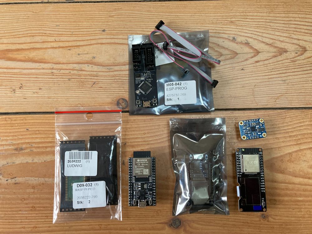 Diverse ESP32 boards, 2x mit Kamera, 2x Raspberry Pi Pico (D'occasion) à Winterthur pour CHF 15 ...
