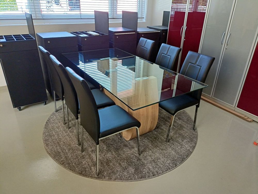 Design Glas-Tisch mit 6 Stühlen und passendem Teppich (Gebraucht) in ...