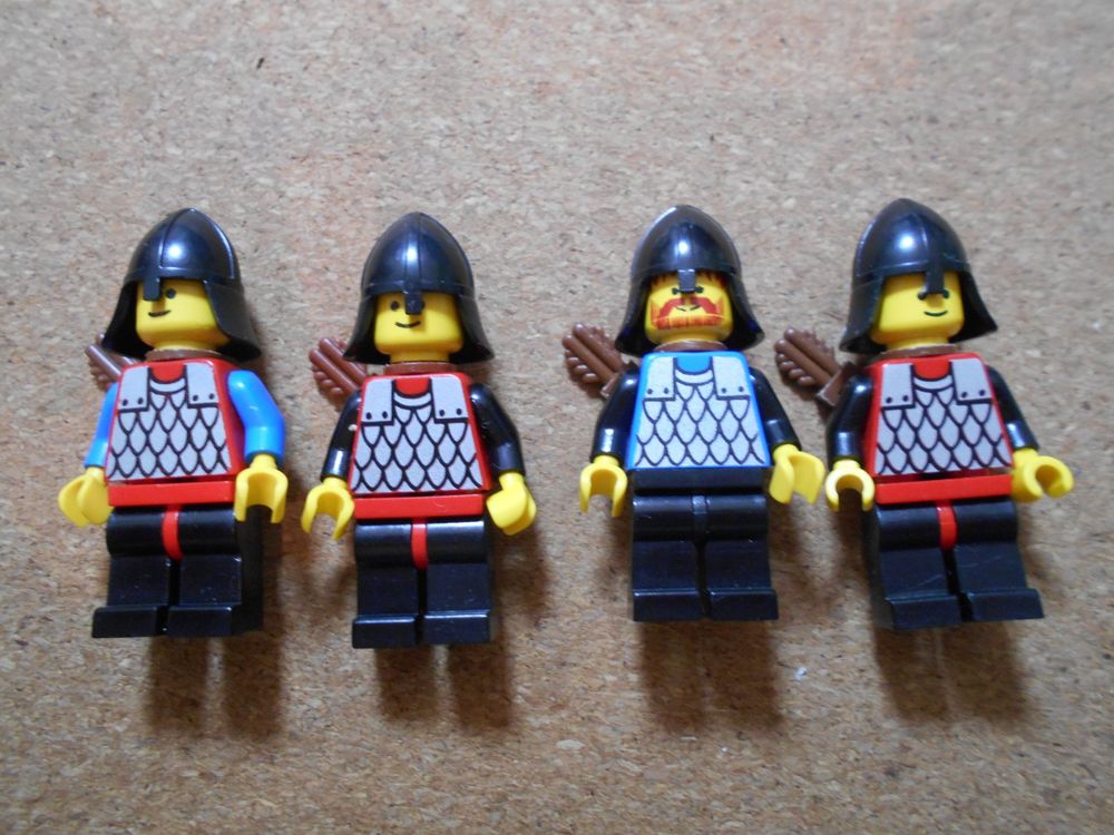 4 LEGO Castle Minifiguren ( 393 ) (Gebraucht) in Niederuzwil für CHF 18 ...