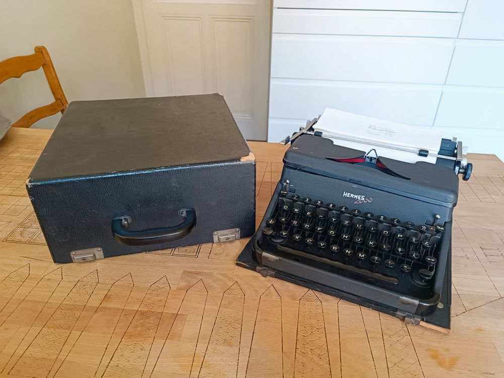 VINTAGE Schreibmaschine / machine à écrire HERMES 2000 (Gebraucht) in ...