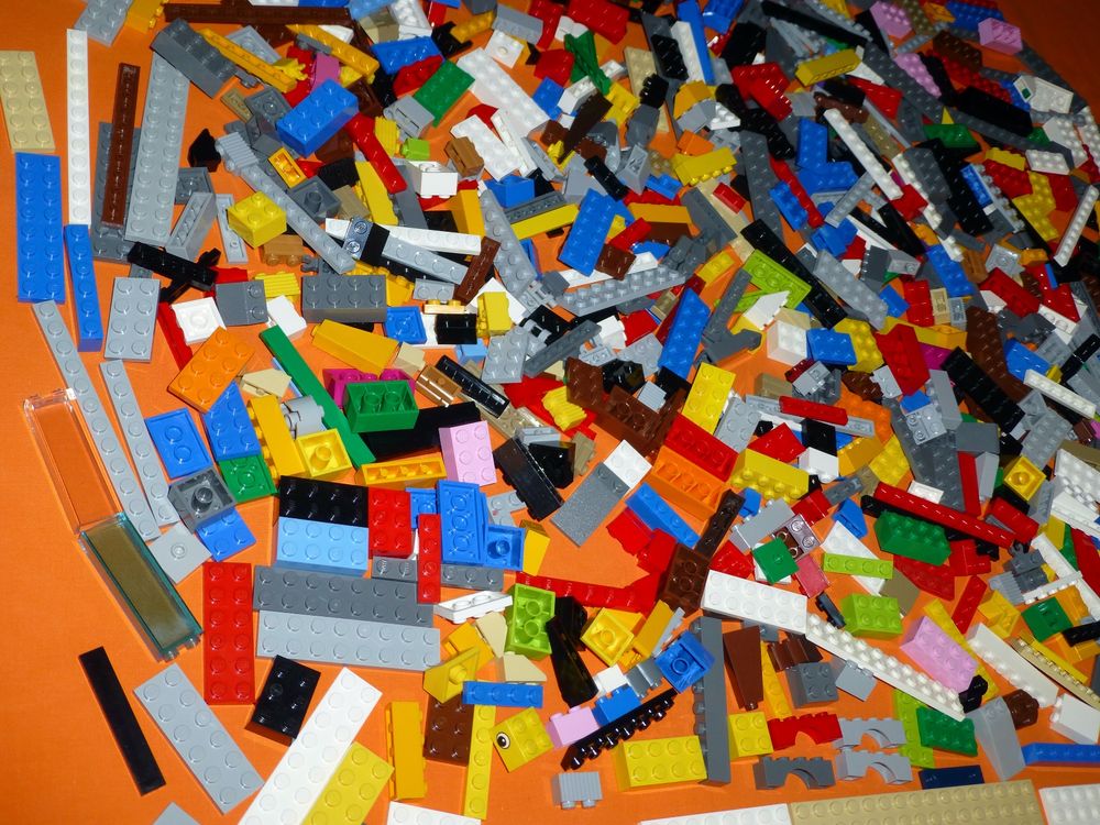 Lego / 1,1 Kilo Bausteine + Plättli (Auktion B) (Gebraucht) in Langnau am Albis für CHF 25 – mit ...