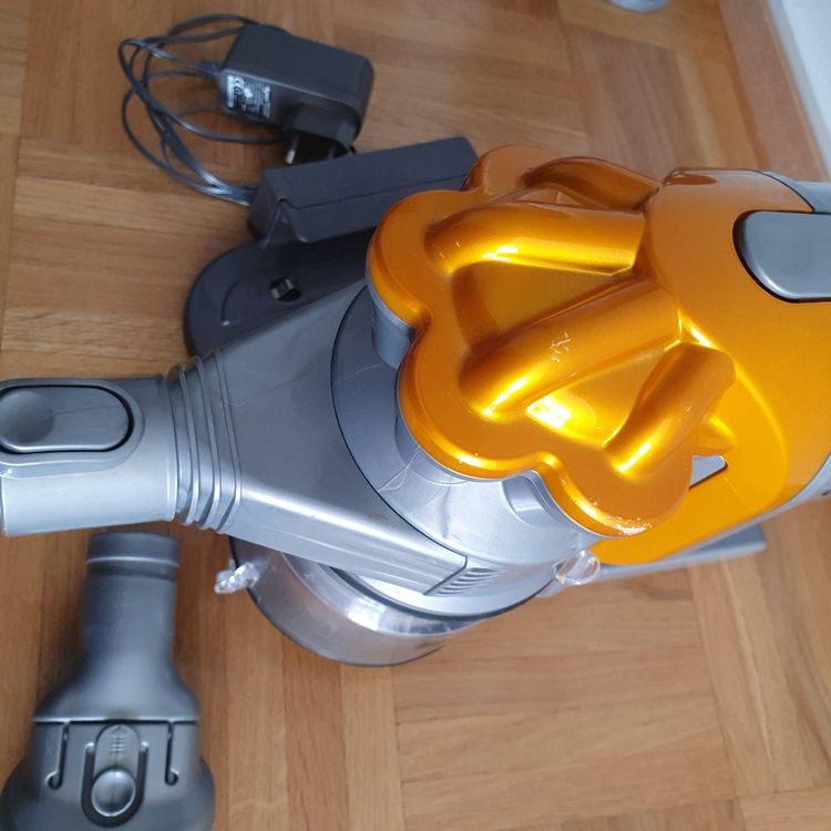 Dyson DC16 avec chargeur | Kaufen auf Ricardo