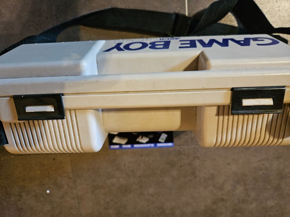 Game Boy ASCII Carry-All DLX Koffer für Game Boy Classic | Kaufen auf ...