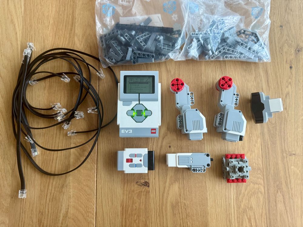 LEGO Mindstorms EV3 – Set mit Motoren, Sensoren, Kabeln etc. (Gebraucht) in Zug für CHF 22 – mit ...