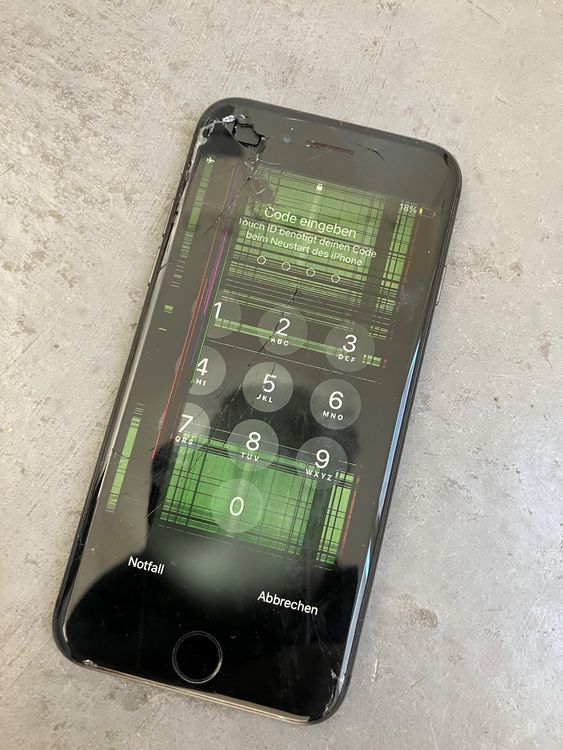 iPhone 8 (Display defekt) (Defekt) in Wil SG für CHF 41 – mit Lieferung auf Ricardo kaufen