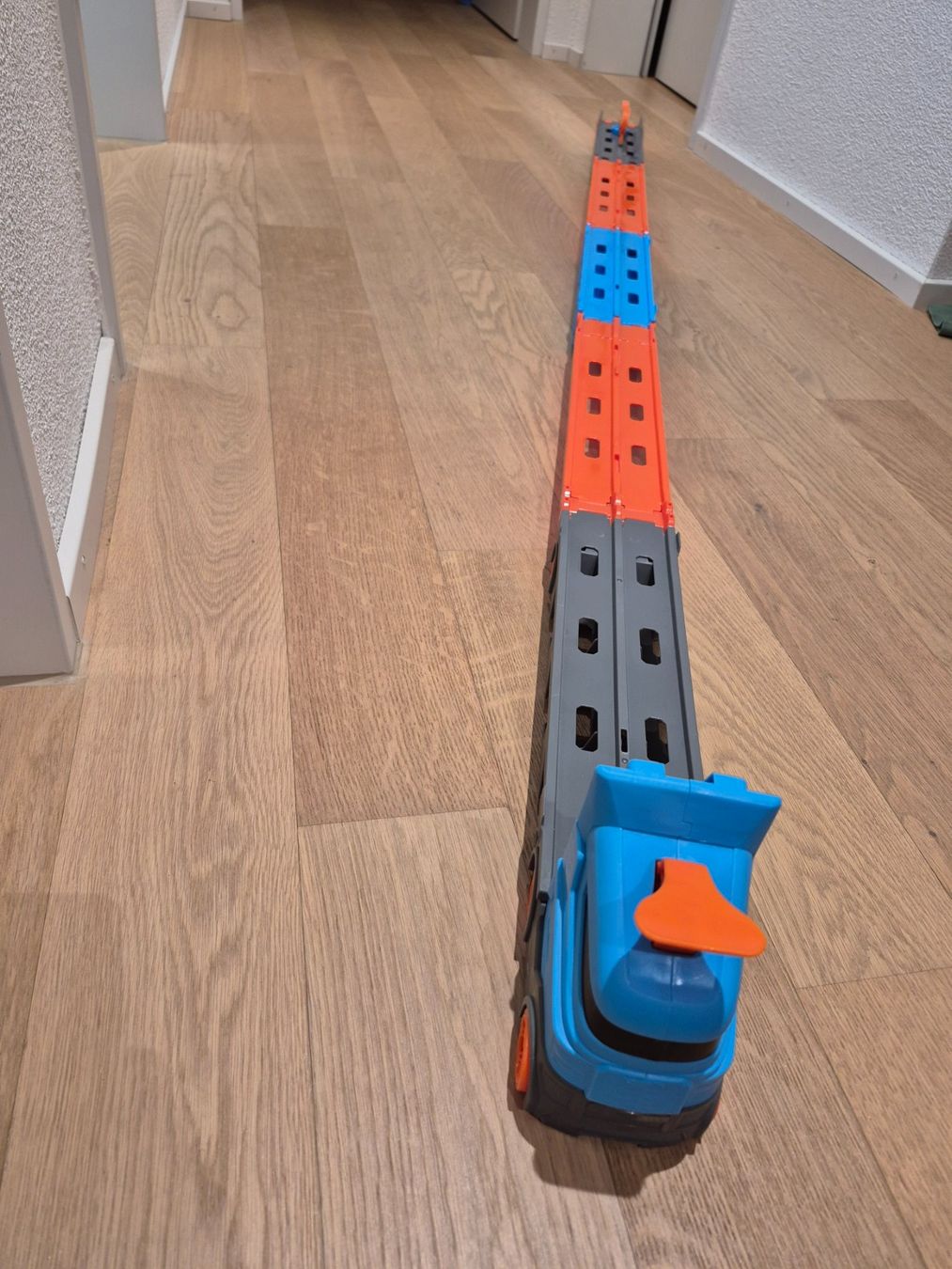 Hot Wheels 2 in1 Rennbahn Transporter (Gebraucht) in Bremgarten AG für ...