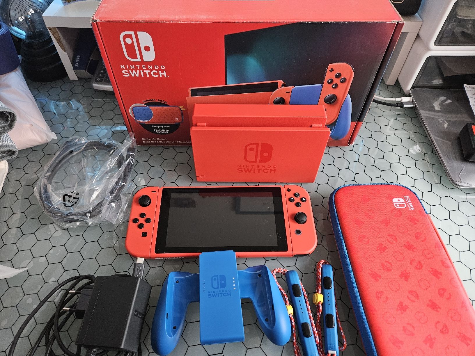 Console Nintendo Switch Édition Mario (Neu (gemäss Beschreibung)) in ...