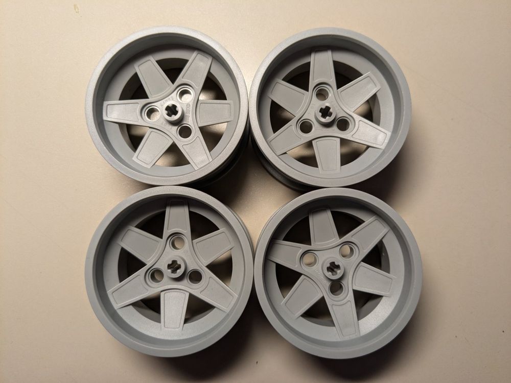 4 Stück Lego Felgen 56mm D. x 34mm in Light Gray (44772) | Kaufen auf ...