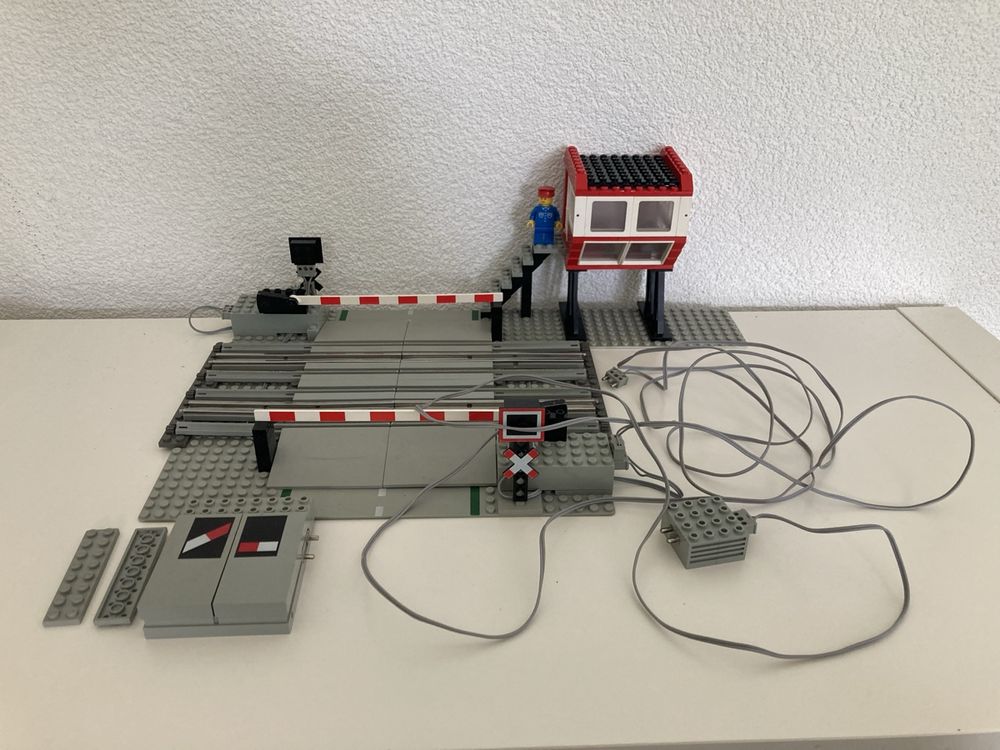 Lego Train 12V 7866 Remote Controlled Road Crossing! (Gebraucht) in Bad ...