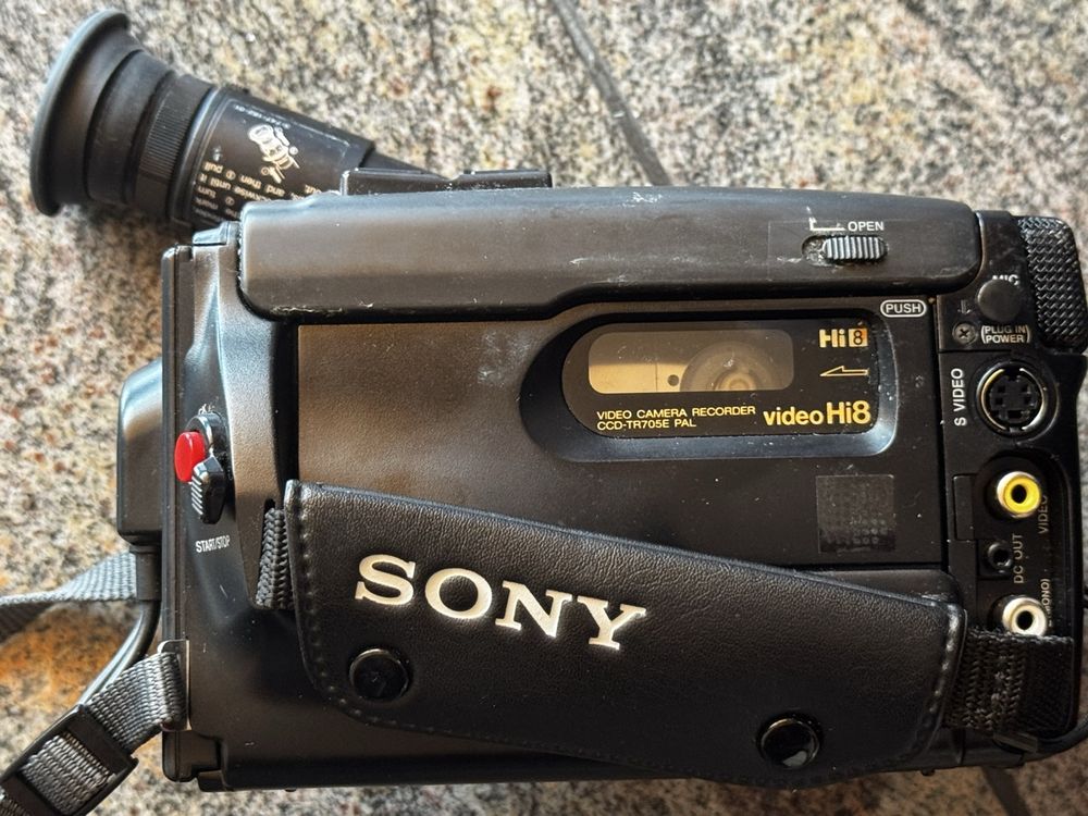 Sony Hi8 Handycam CCD-TR705E PAL - Videokamera Klassiker! (Defekt) in ...