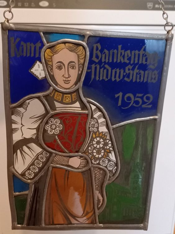 antike Wappenscheibe 1952 Nidwaldner Tracht Stans (Gebraucht) in Oberdorf NW für CHF 15 – mit ...
