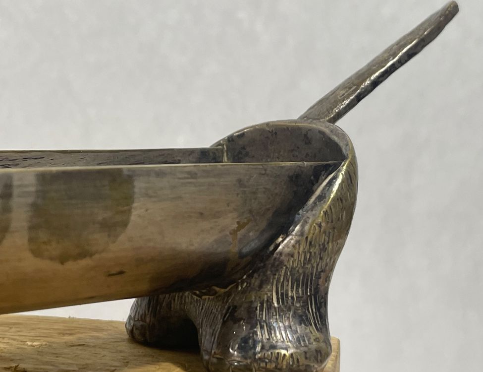 Art-Deko Grosses Dachel Skulptur mit sehr schönen Verzierung (Gebraucht ...