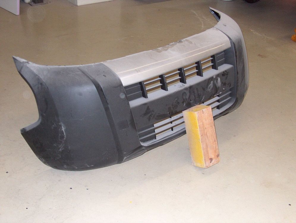 Pare-chocs avant Citroën Nemo Peugeot Bipper (D'occasion) à Courgenay pour CHF 75 – retrait ...