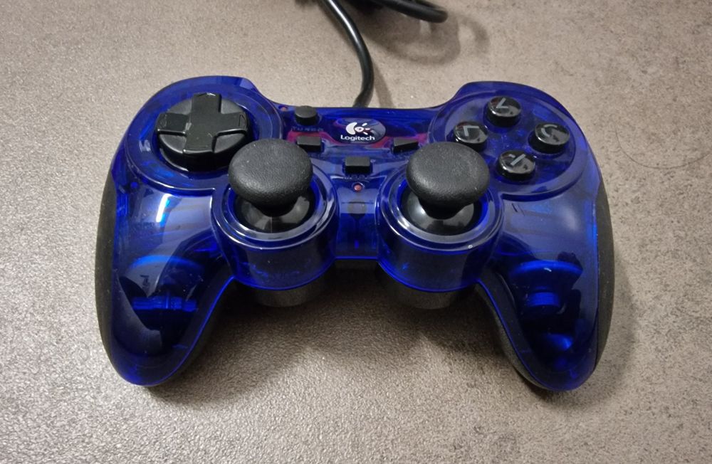 Logitech PS2 Controller - schnelle Lieferung! | Kaufen auf Ricardo