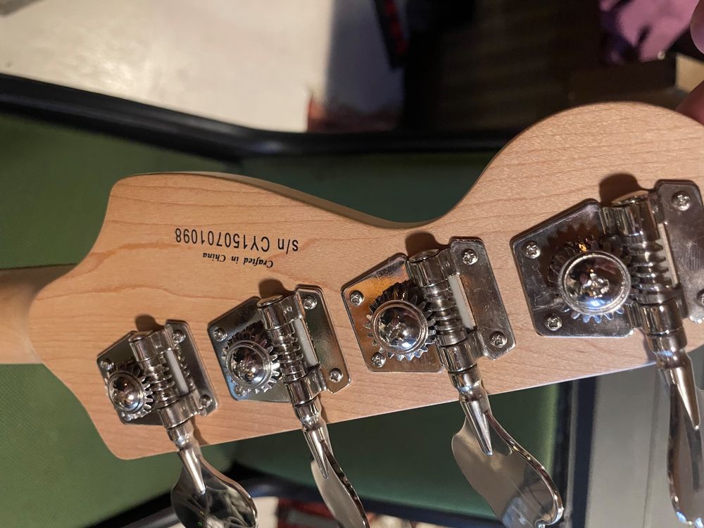 Fender squire p bass candy apple red (Gebraucht) in Embrach für CHF 150 ...