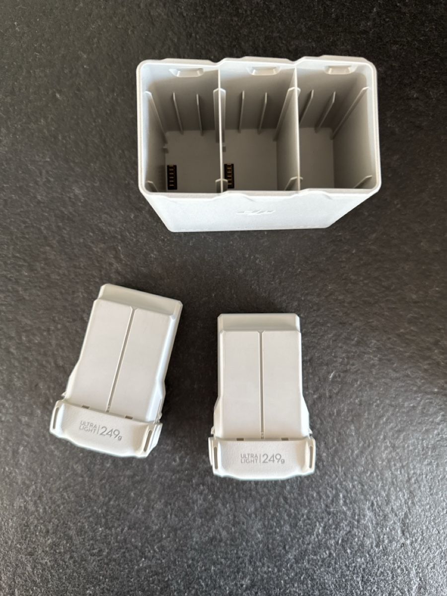 DJI Mini 4 Pro Akkus + Ladestation & RC-N3 Remote Controller (Neuf ...