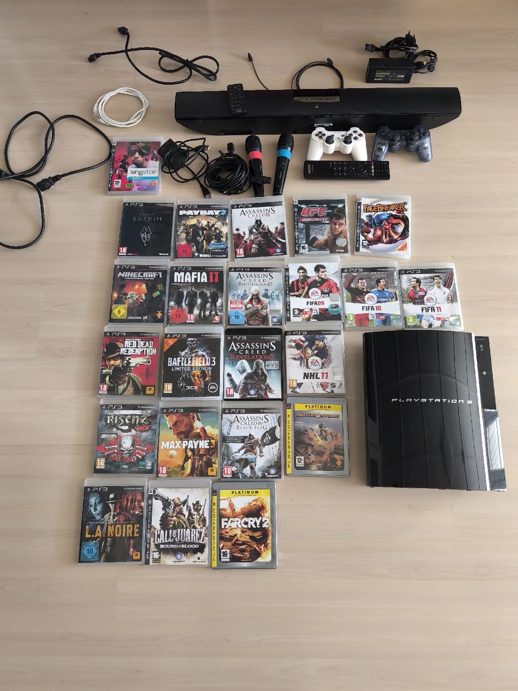 PlayStation 3 + 23 Spiele + 2 Controller + 2 Singstar Mikros (Gebraucht ...