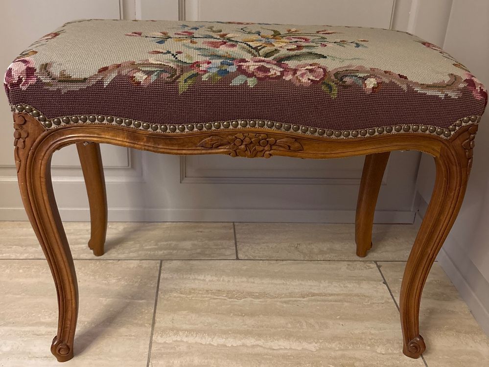 Antiker Hocker mit Gobelin (Gebraucht) in Winterthur für CHF 21 – nur ...