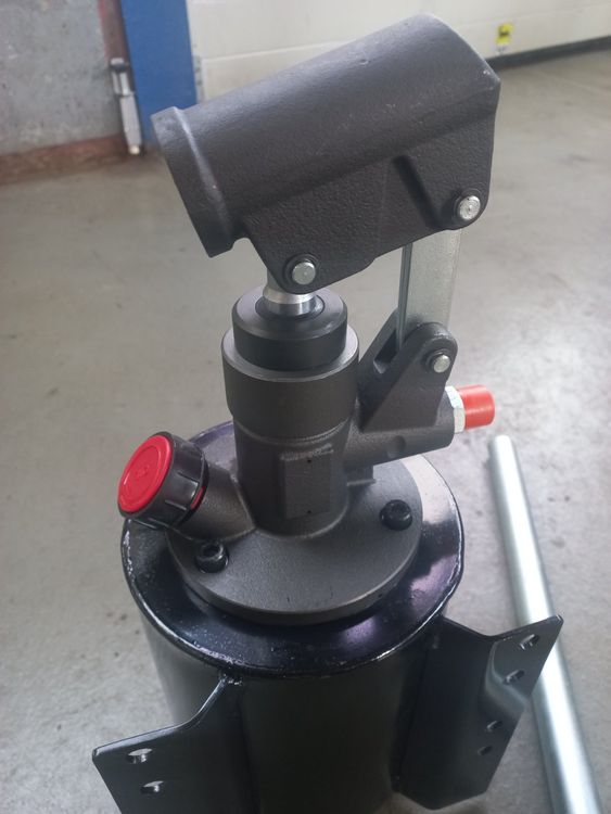 Anhänger / Absenkanhänger Kipperpumpe Hydraulikpumpe m. Tank (Gebraucht ...