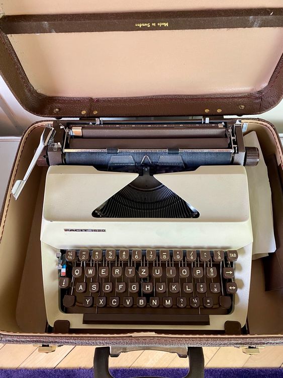 VINTAGE SCHREIBMASCHINE „FACIT“ AB 1.-!!! (Gebraucht) in Zürich für CHF ...