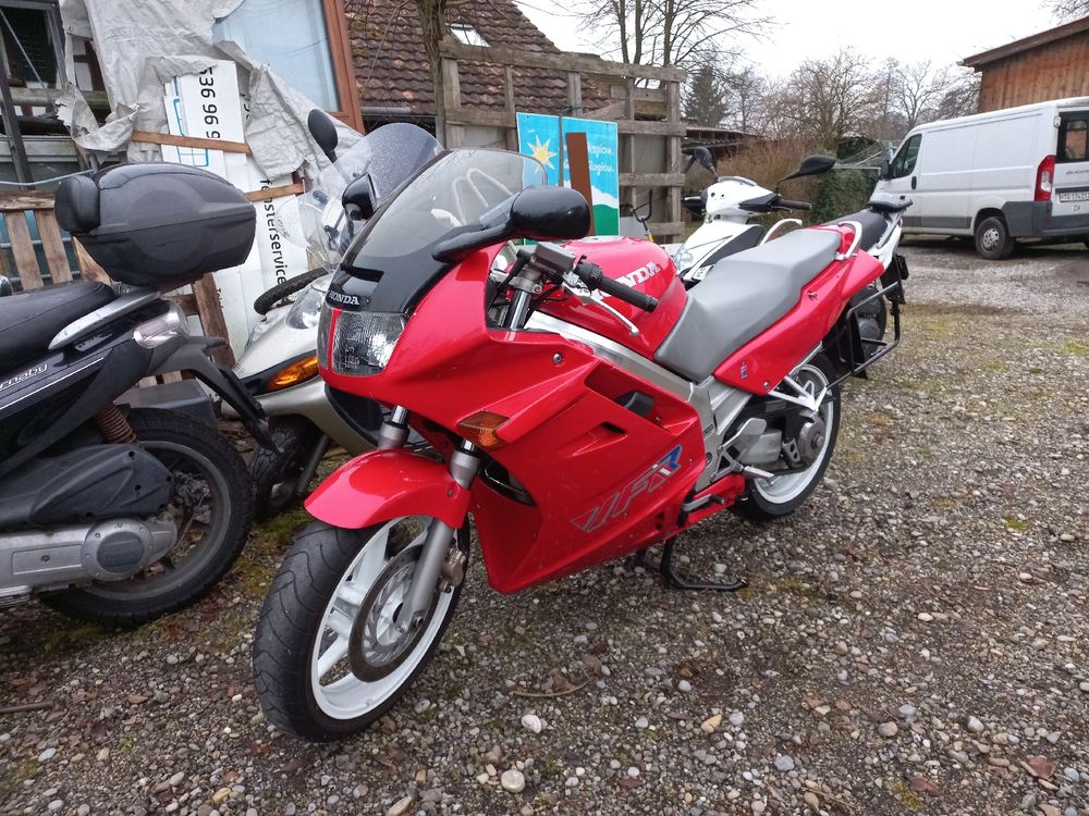 Honda VFR 750 F Veteran mit Ausweis (Gebraucht) in Zihlschlacht für CHF 999.9 – nur Abholung auf ...
