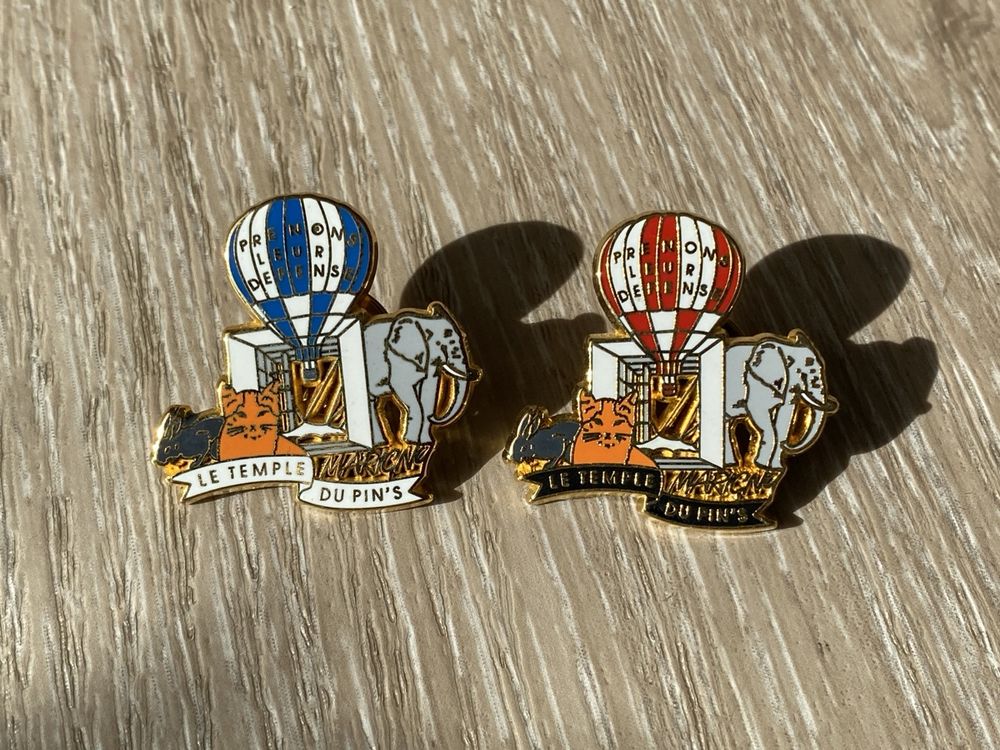 Lot de 2 pin’s Arthus Bertrand temple du pin’s (Gebraucht) in Delémont für CHF 5 – mit Lieferung ...