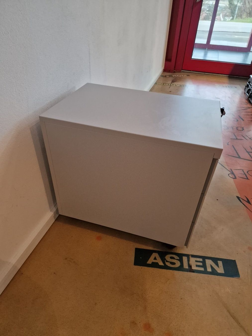 Weisser Rollcontainer – 3 Schubladen, abschliessbar (Gebraucht) in ...