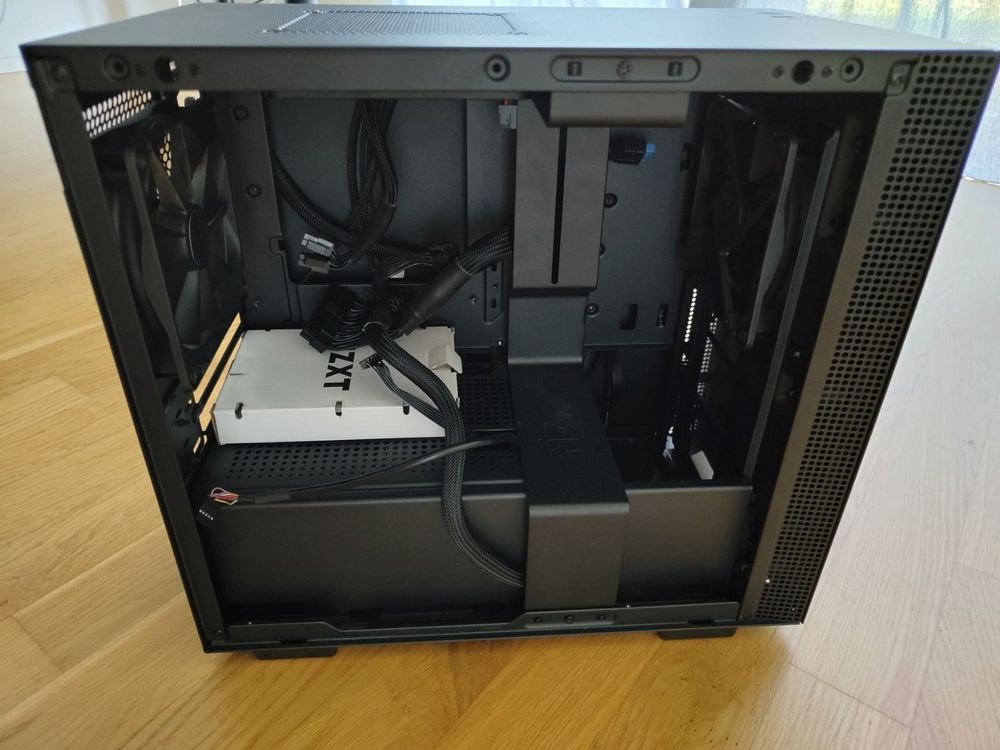 PC Gehäuse NZXT H210i (Mini ATX) | Kaufen auf Ricardo