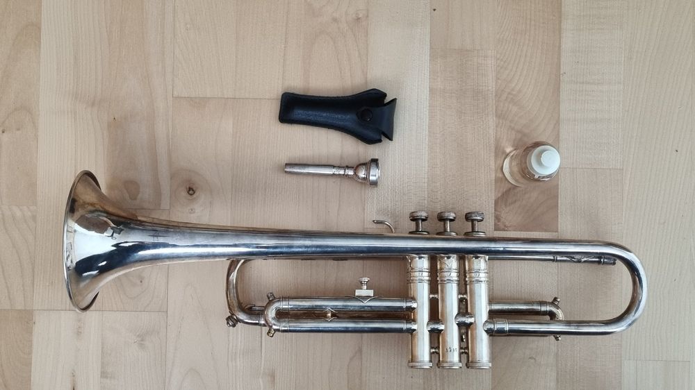 Trompete antik "MASTER DELUXE", Besson Mundstück (Defekt) in Beringen ...