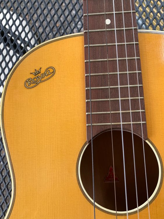 Royal guitarre (Gebraucht) in Bibern SO für CHF 10 – nur Abholung auf ...