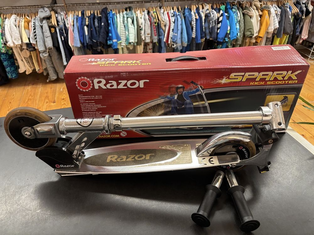 Razor Spark kick Scooter (Gebraucht) in Büren an der Aare für CHF 15 ...