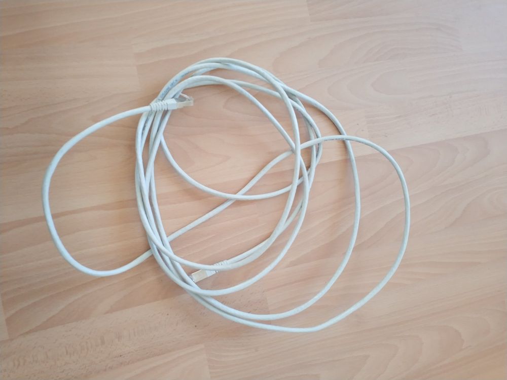 RJ45 ethernet patch cable (Gebraucht) in Tafers für CHF 1 – mit ...