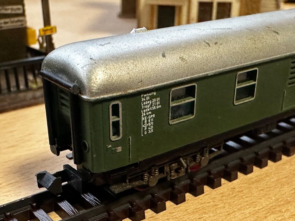 TRIX 2 Personenwagen + 1 Gepäckwagen + 1 Schlafwagen (Gebraucht) in ...