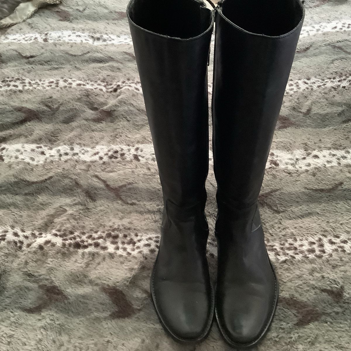 Bottes noires avec des lacets derrières et fermetures (D'occasion) à ...