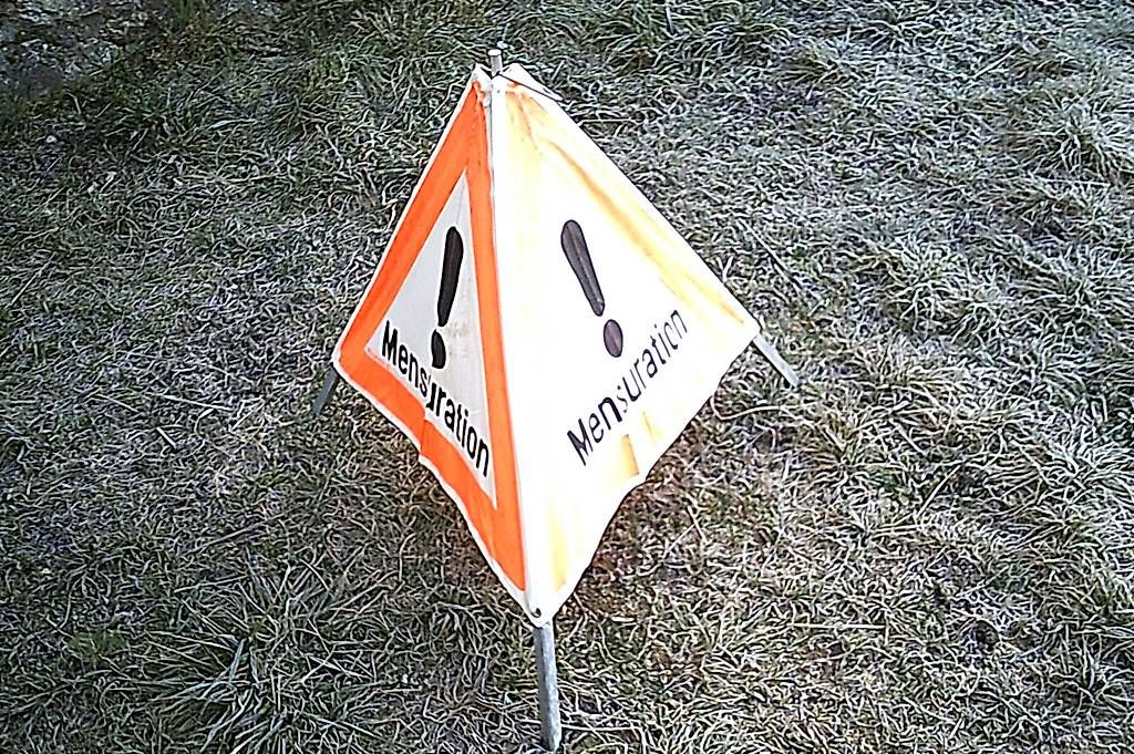 Cônes et triangle de signalisation (D'occasion) à Le Locle pour CHF 39 ...