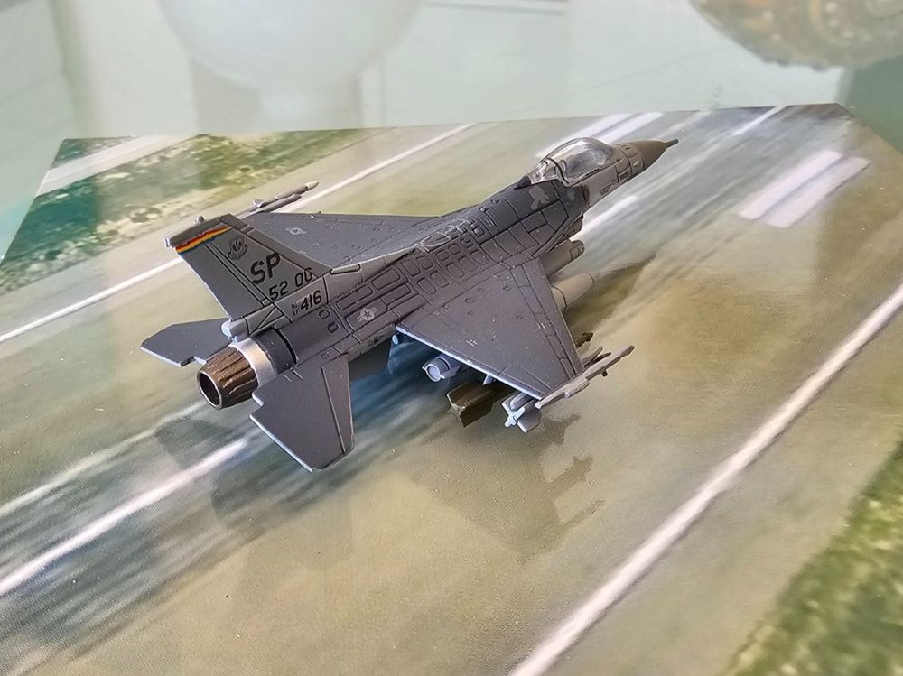 Flugzeug Standmodell F16A Fighting Falcon 1/200 Herpa (Gebraucht) in Zürich für CHF 20 – mit ...