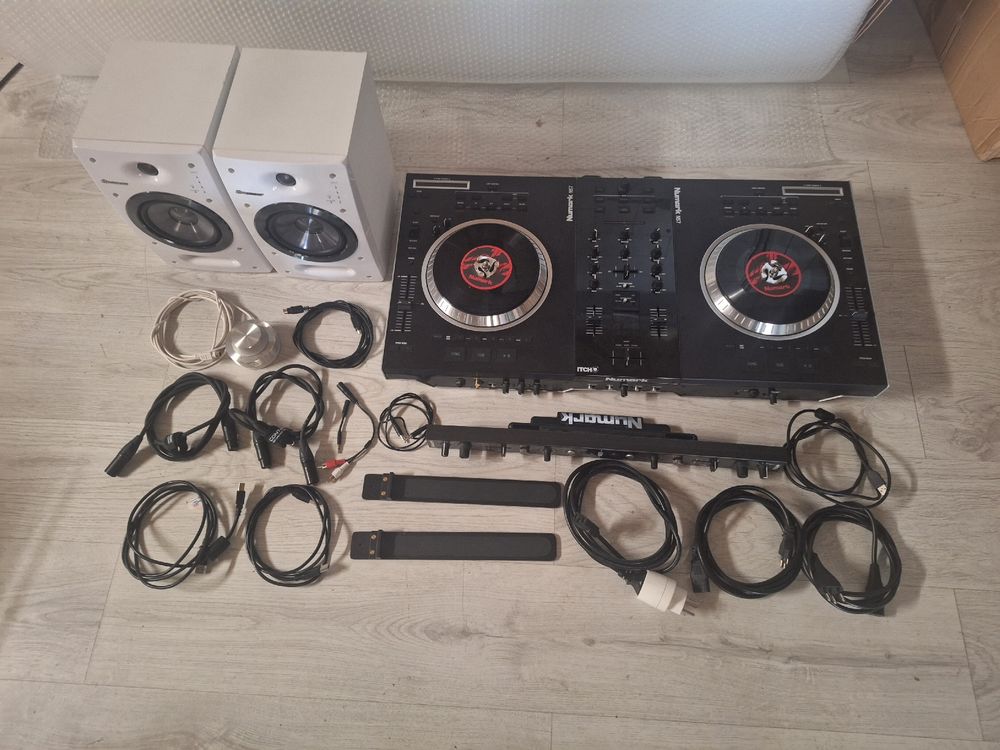 Numark Mischpult mit Pioneer Boxen (Gebraucht) in Fischbach-Göslikon ...