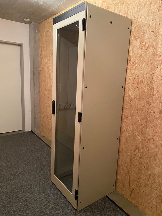 Knürr 19Zoll Rack 42HE, hellbraun | Kaufen auf Ricardo