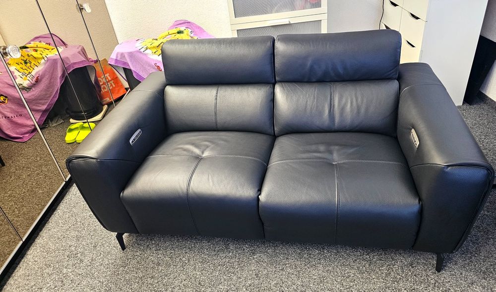 Echtleder 2er-Sofa elektrisch verstellbar (Gebraucht) in Affoltern am Albis für CHF 140 – nur ...