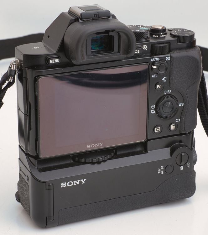 Sony Alpha 7R mit Vertical Grip (VG-C1EM) (Gebraucht) in Spiez für CHF ...