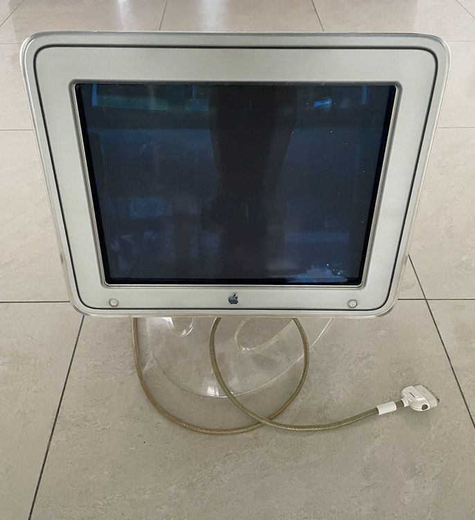 Apple CRT Monitor (Gebraucht) in für CHF 30 – nur Abholung auf Ricardo ...