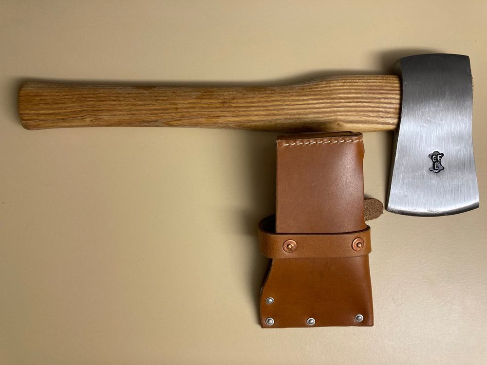 Neuwertiges Beil der Schweizer Armee mit Lederfuteral (Neuf (Voir ...