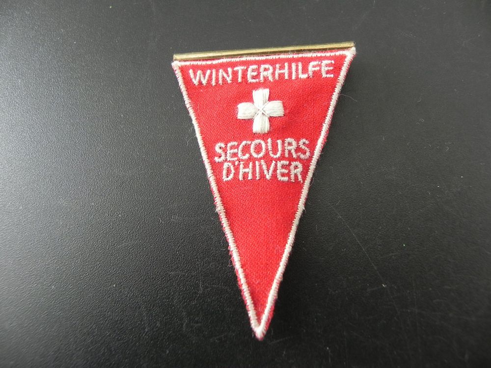 Abzeichen Winterhilfe 1942 - rot (Gebraucht) in für CHF 1 – mit ...