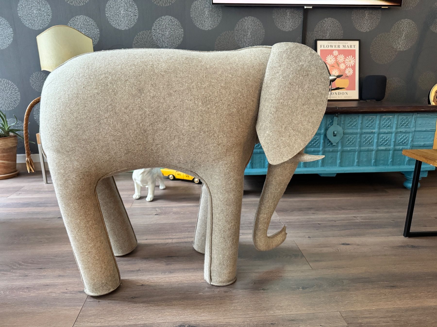 OVERSIZED WOOL FELT ELEPHANT - GREY The World of RH (Gebraucht) in ...