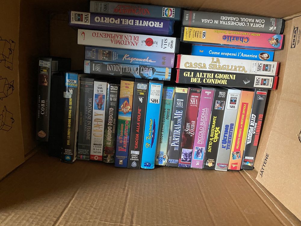 Lotto di 240 VHS ItalIa, ex nolo, vendita (Usato) a Minusio per CHF 130 ...