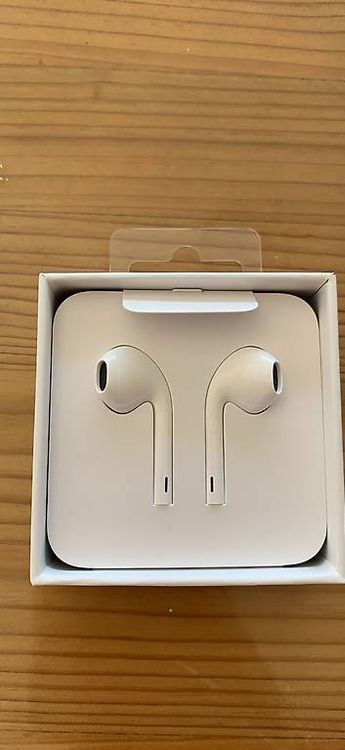 EarPods with Lightning Connector White (Gebraucht) in Basel für CHF 18 ...